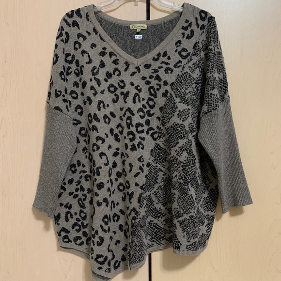 Democracy | Sweaters | Democracy Womens 34 Sleeve Vneck Metallic Animal ...